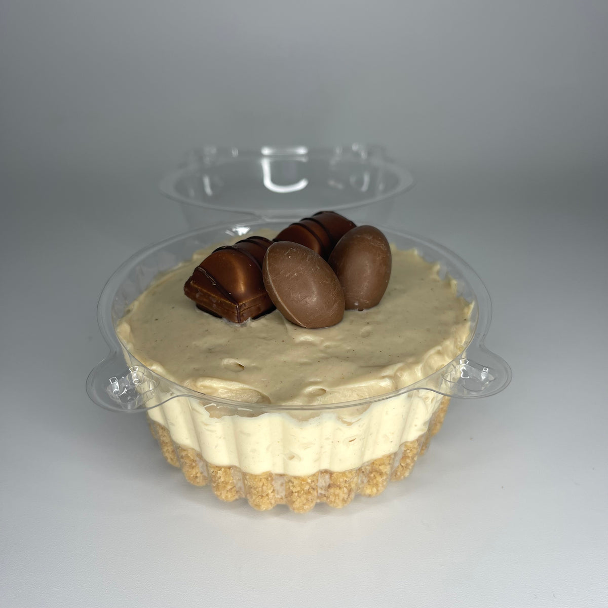 KINDER BUENO MINI EGGS (INDIVIDUAL POT)🥜 – CHEESECAKEAWAY